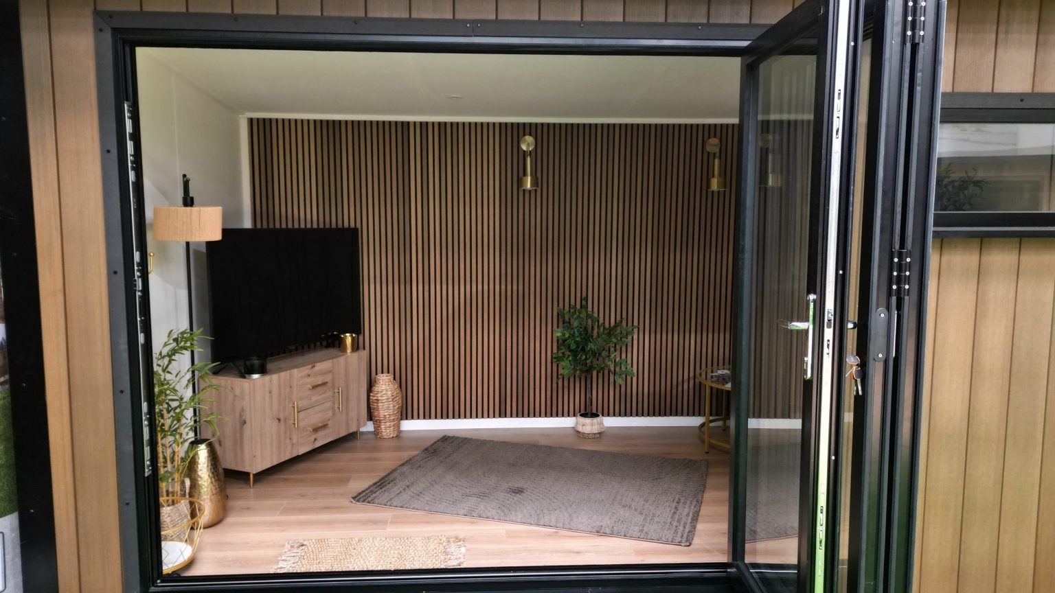 Garden Man Caves UK | Insulated Outdoor Man Cave Buildings